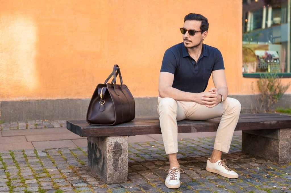 Comment porter des baskets pour homme pour un look décontracté et ...
